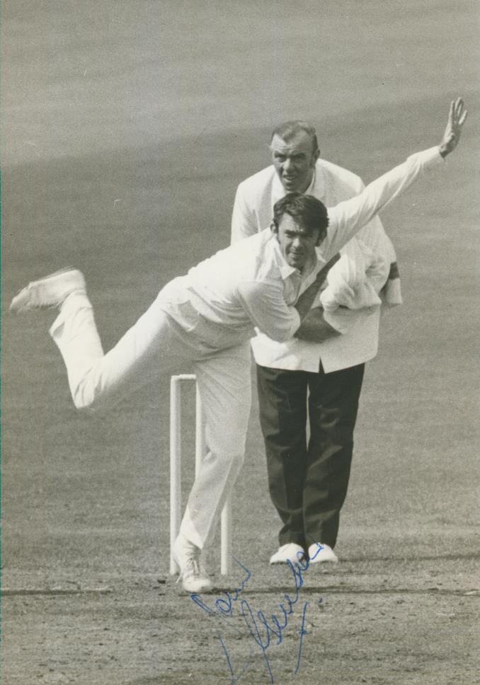 JOHN GLEESON (AUSTRALIA) 1972 SIGNED CRICKET PHOTOGRAPH - Photographs ...