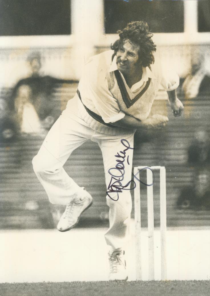 MAX WALKER (AUSTRALIA) 1977 SIGNED CRICKET PHOTOGRAPH - Photographs of ...