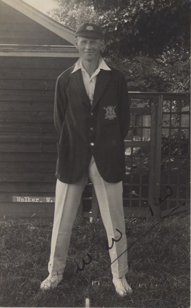 WILLIS WALKER (NOTTINGHAMSHIRE) SIGNED CRICKET POSTCARD - Postcards of ...