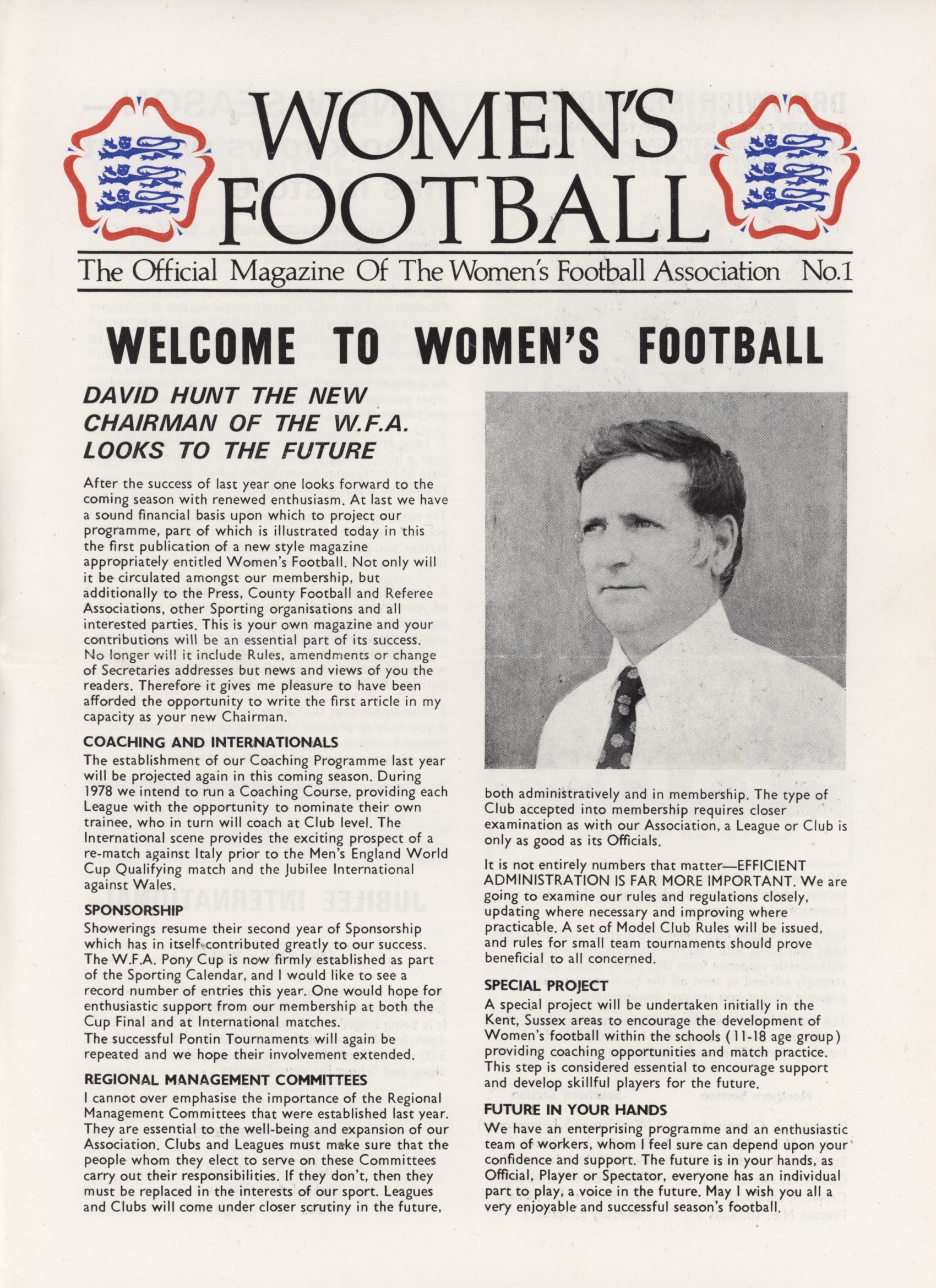 WOMEN'S FOOTBALL MAGAZINE NO.1 - Football Booklets: Sportspages.com